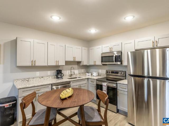 1329 Riverdale Dr # 4