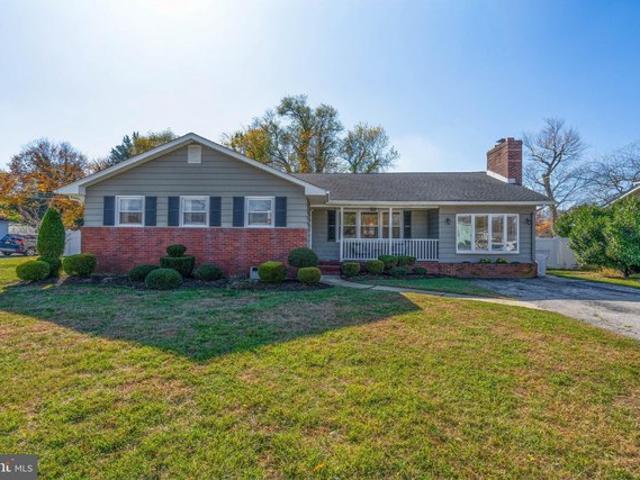 1329 Singer Ln, Vineland, NJ 08361