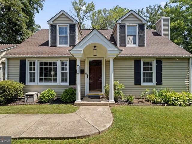 1329 W County Line Rd, Warminster, PA 18974