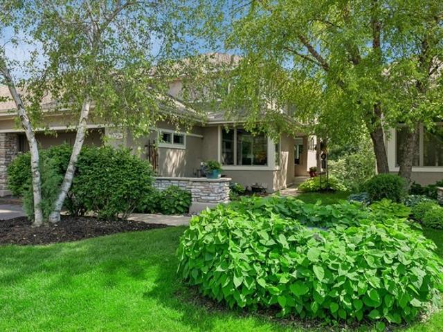 1329 Waterford Dr, Golden Valley, MN 55422