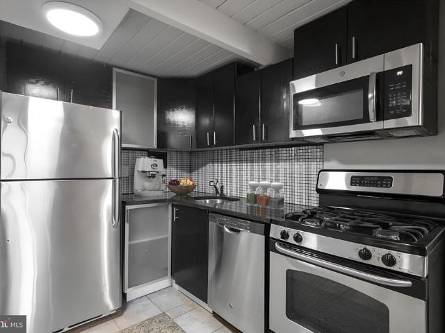 1329 39 Lombard Street # 302