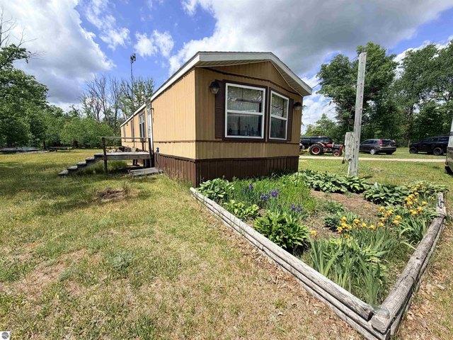 13201 5th Ave, Marion, MI 49665