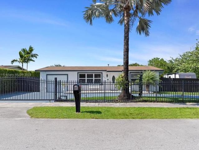 13205 55th St SW, Miami, FL 33175