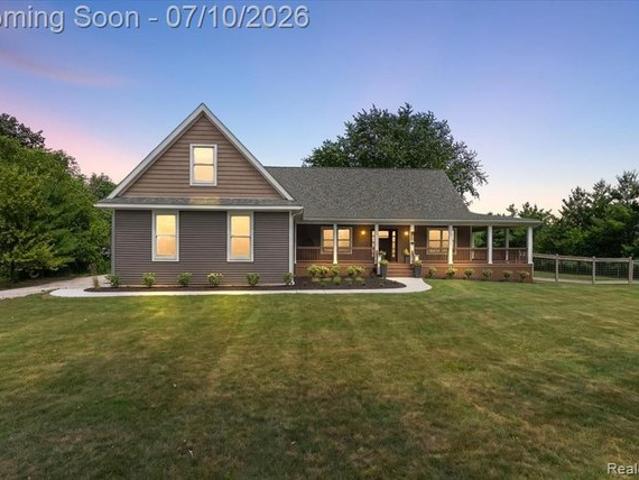 13205 Hogan Rd, Fenton, MI 48451