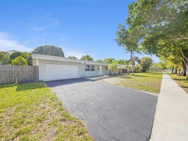 1320 NW 72nd Ave, Plantation, FL 33313