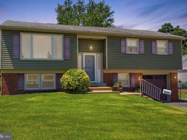 1320 Nevarc Rd, Warminster, PA 18974