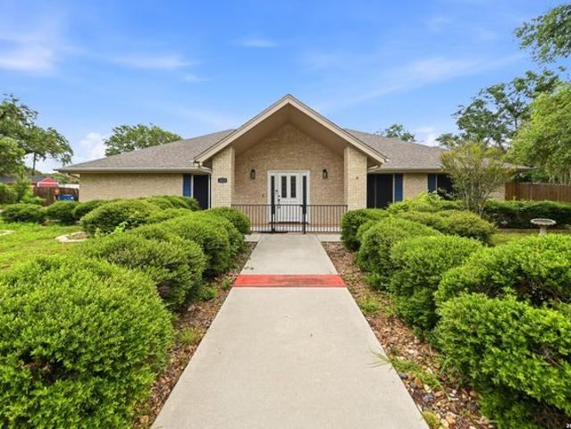 1320 Continental Dr S, Pleasanton, TX 78064