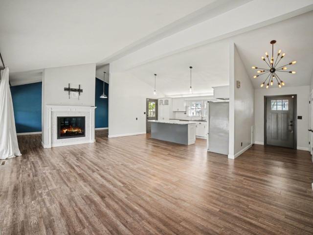 1320 E Lincoln