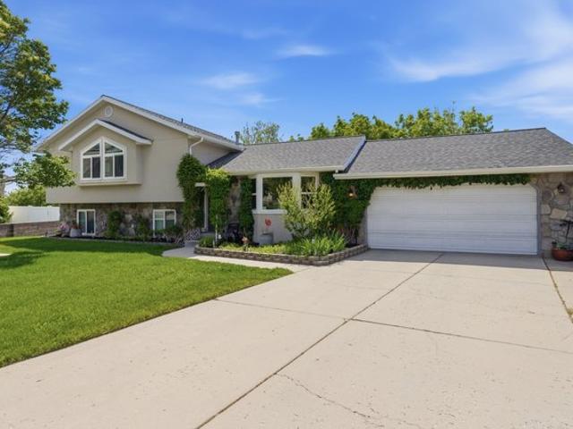 1320 E Woodhill Cir, Sandy, UT 84092