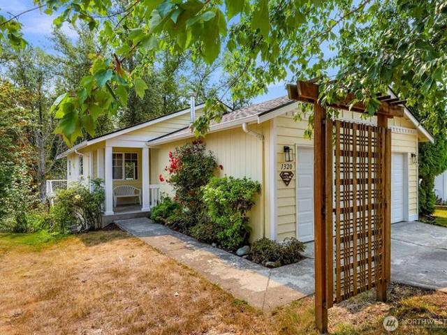 1320 Fruitland Dr, Bellingham, WA 98226