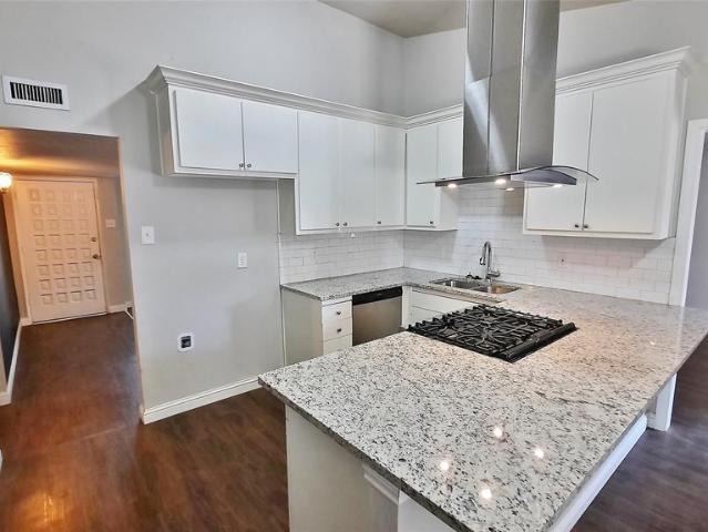 1320 Iris Lane