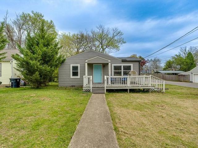 1320 Sewanee Dr, Chattanooga, TN 37412