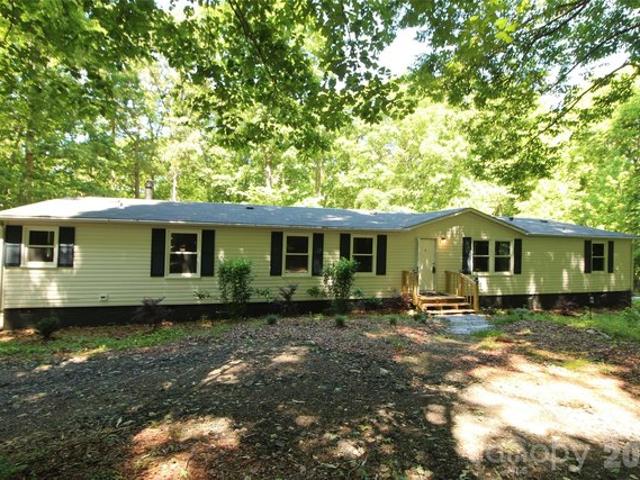 1320 Smith Woods Ln, Hickory Grove, SC 29717