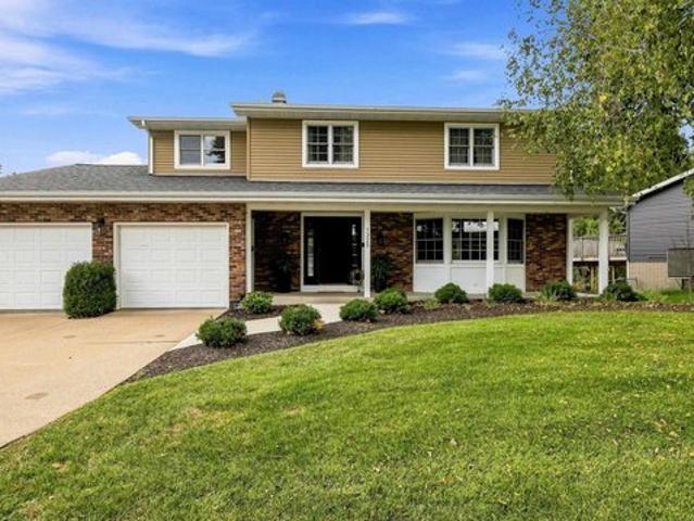 1320 Tomahawk Dr, Dubuque, IA 52003