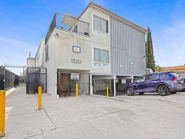 1320 W 97th St, Los Angeles, CA 90044 | MLS #26644