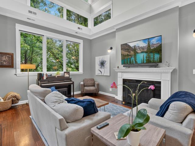 1320 W Grenshaw Street # 2