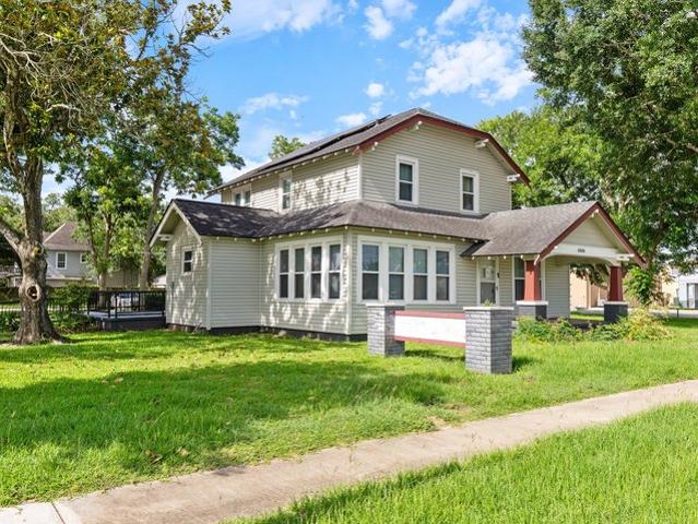 1320 7th St, Bay City, TX 77414