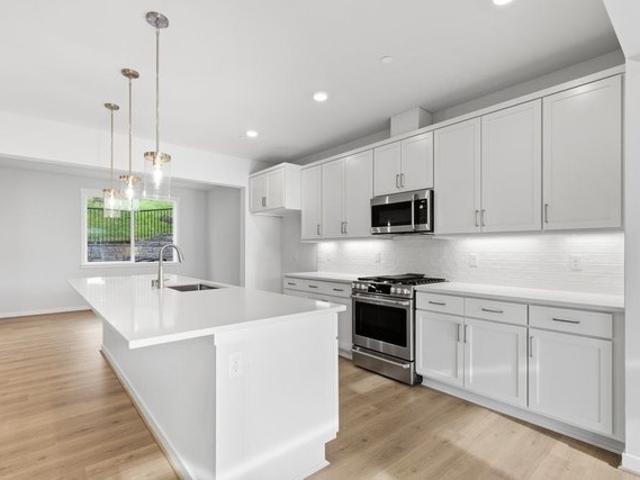 13210 NE 127th Way Unit B, Kirkland, WA 98034
