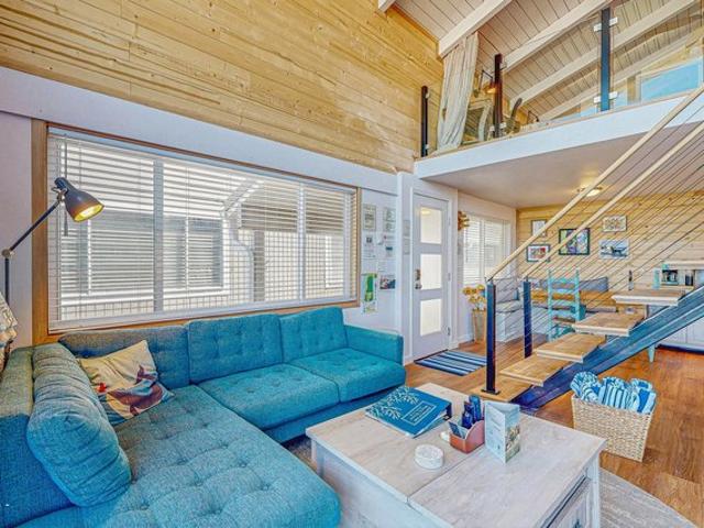 1321 N Pacific Ln, Rockaway Beach, OR 97136