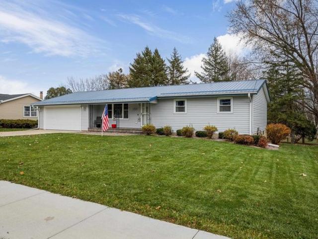 1321 N Van Buren St, Stoughton, WI 53589