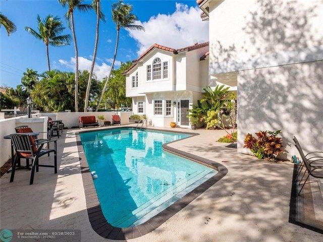 1321 Bayview Dr Apt 4, Fort Lauderdale, FL 33304