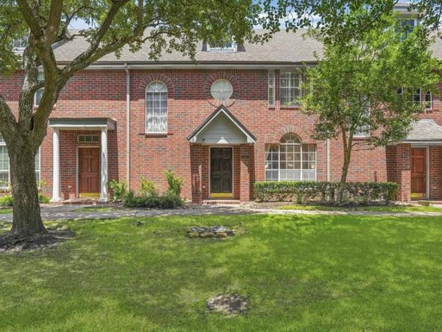 1321 El Camino Village Dr, Webster, TX 77058