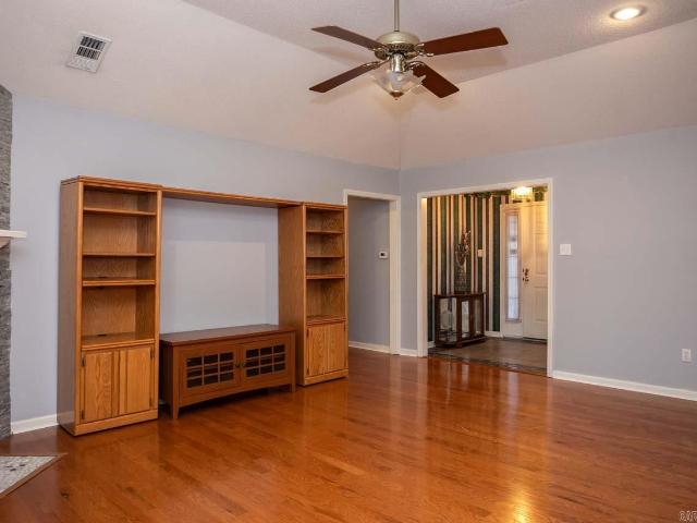 1321 Faircove Loop