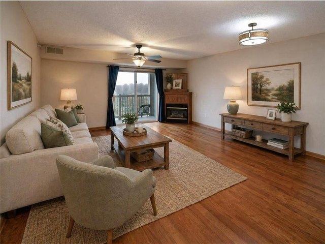 1321 Lake Dr W Apt 302, Chanhassen, MN 55317