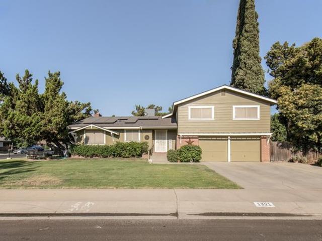 1321 S Goddard St, Visalia, CA 93292