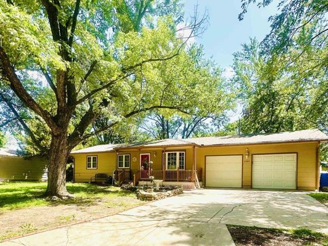 1321 W 9th St, Newton, KS 67114