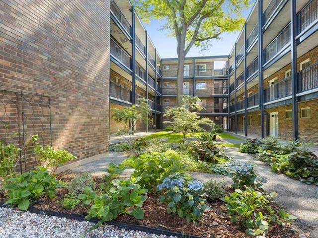 1321 W Birchwood Ave Apt 206, Chicago, IL 60626