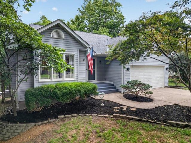 1322 Maple Knoll Ct, Lawrenceburg, IN 47025