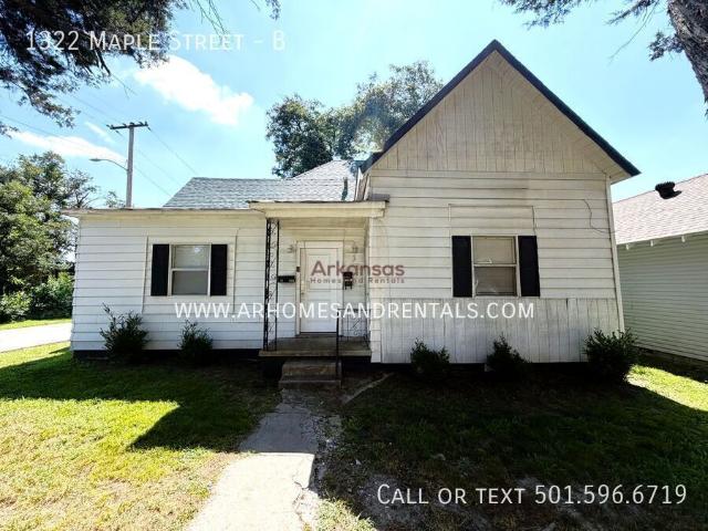 1322 Maple Street Unit B | 2 Bedrooms | 1 Bathroom * 1/2 Off First Month's Rent!
