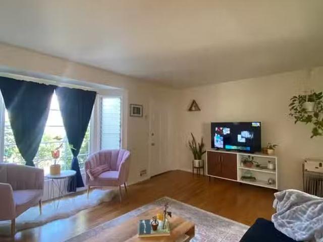 1322 Ocean Park Blvd, Unit 1/2 Community Apartment in Santa.