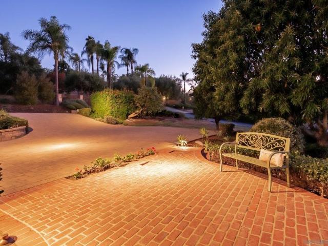 1322 Loma De Paz