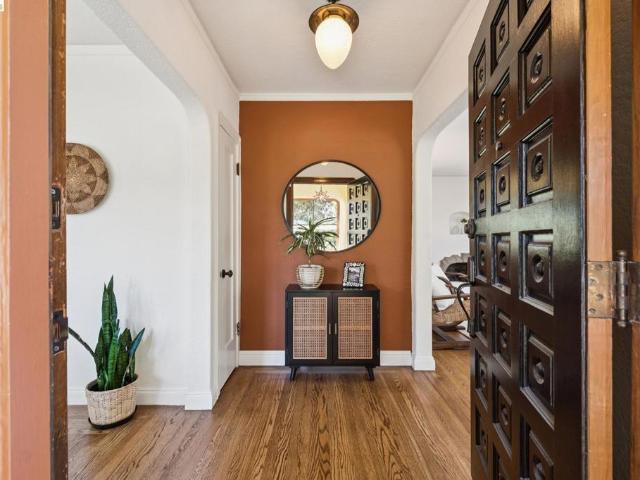1322 Stannage Ave