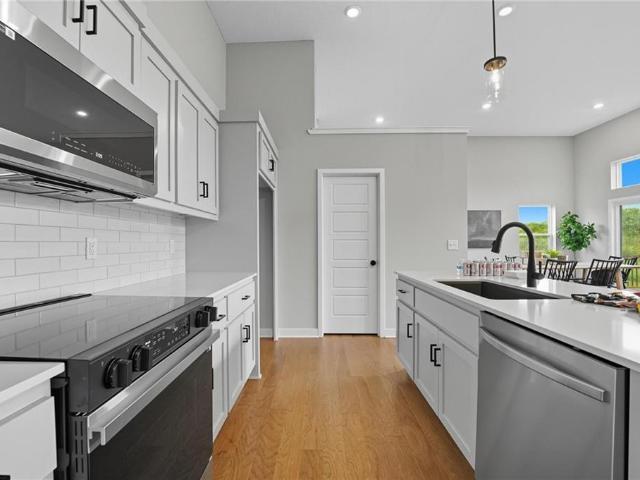 1322 S 4th St E, Louisburg, KS 66053 | MLS #2608