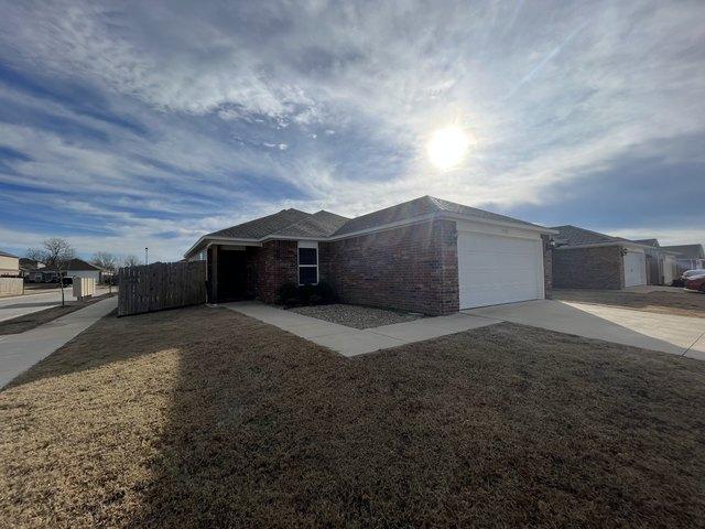 1322 S Scissortail Ln, Fayetteville, AR 72701