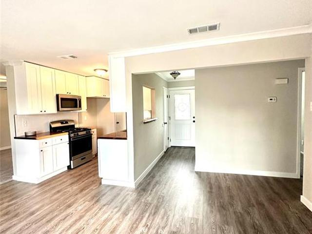 1322 Shorecrest Drive