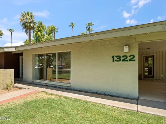 1322 W FRIER Drive