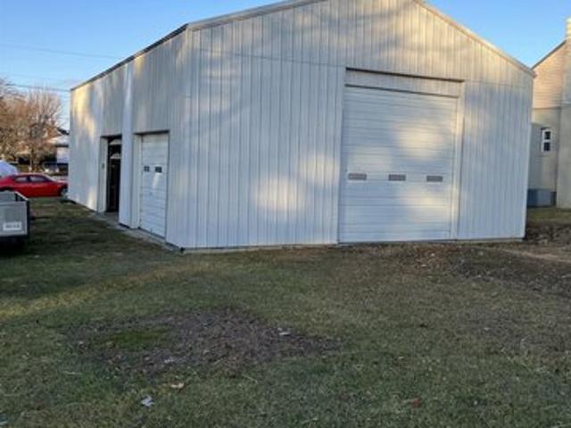 1322 W Hickory St, Union City, IN 47390