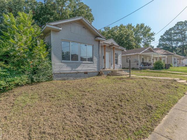1322 W Huntington