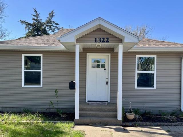 1322 7th Ave, Holdrege, NE 68949