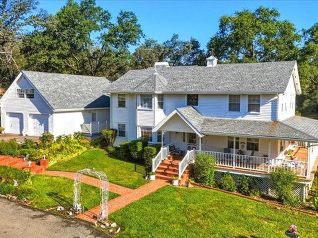 13232 Quarterhorse Dr, Grass Valley, CA 95949