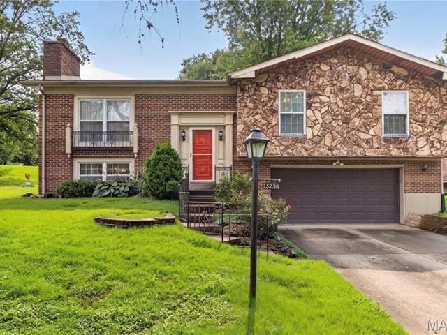 13236 Vanderwood Dr, Black Jack, MO 63033