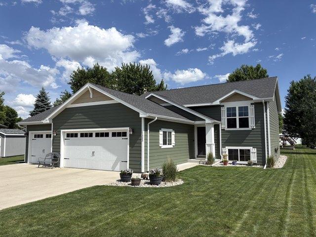 1323 Breckenridge Cir, Brookings, SD 57006