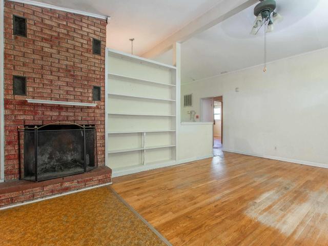 1323 Columbia Ave