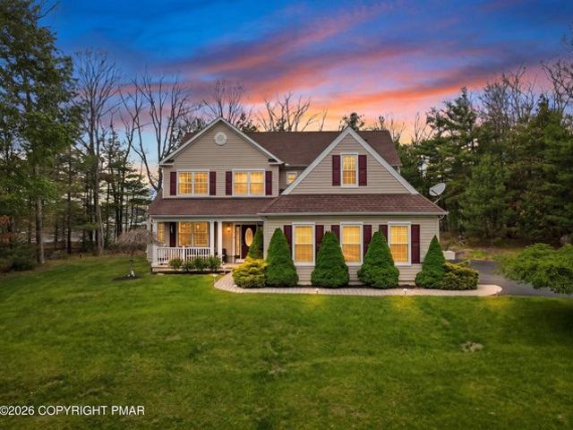 1323 Crossing Ln, Stroudsburg, PA 18360