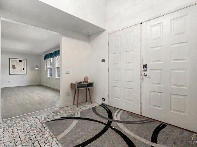 1323 E Rosita Drive