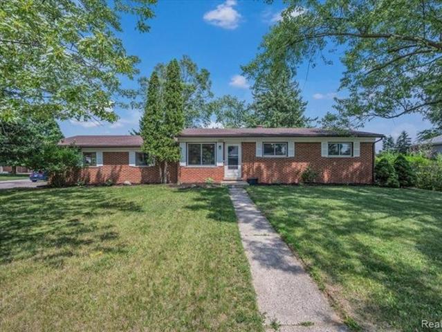 1323 Foreland Dr, Oxford Township, MI 48371